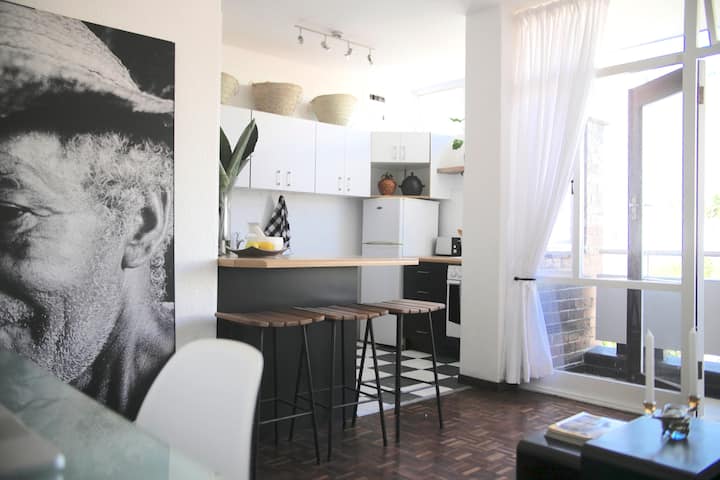 Quiet & Central | Work-friendly | Table Mtn Views - Cape Town