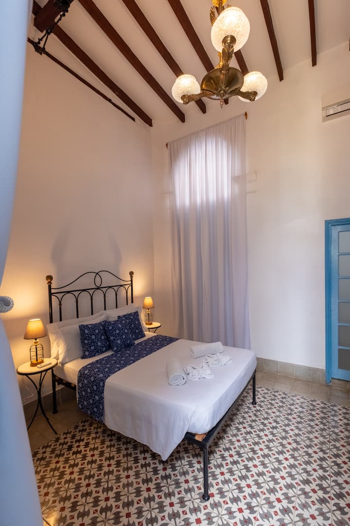 Colonial Room 10 - Blanc Blue 1924 - Havana