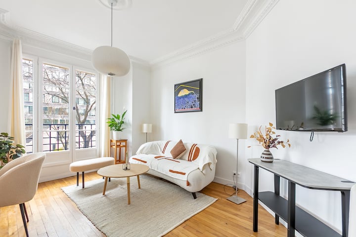 New & Cosy, 15 Min Walk Eiffel Tower, 2 Bedrooms - Párizs