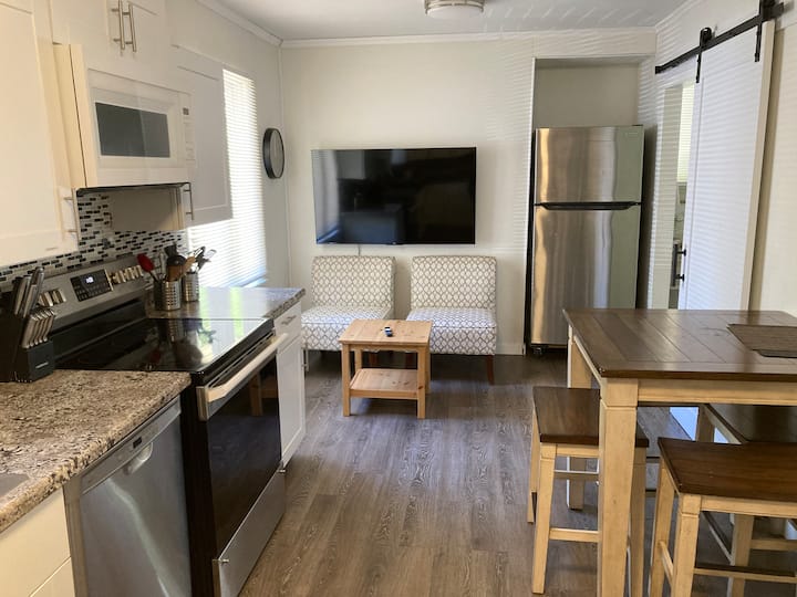 Private Entire 2- Bedrooms Suite Near Park/lake #1 - Des Moines, WA