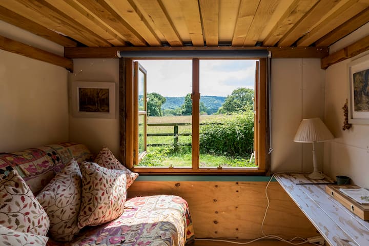 Cosy Shepherds Hut -Breathtaking South Downs Views - South Downs