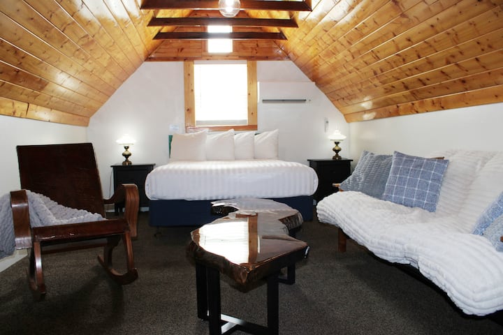 Anchorage Motel Loft Suite Ages 12+ Hypoallergenic - Pacific City, OR
