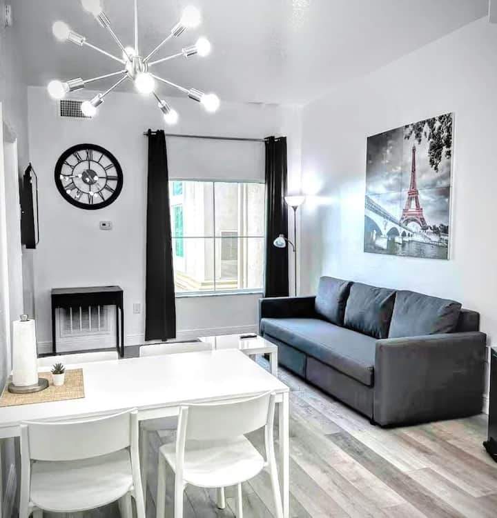 53m Pool View King Size Disney Area Free Parking - Orlando