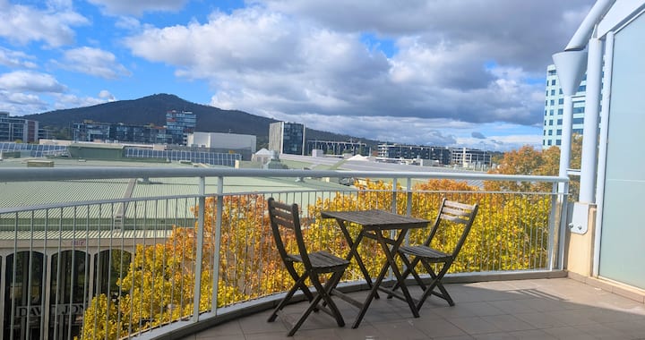 Dana: Central Apartment With Mount Ainslie Views - Canberra