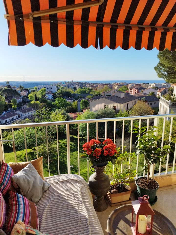 Appartement Traversant Vue Mer. Parking Gratuit - Vence