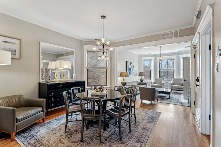 Stylish Comfy Flat By Wrigley Field+cta For Groups - Chicago, IL