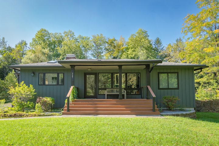 Crisp Air • Modern Comforts • Vibrant Fall Colors - Davenport, NY