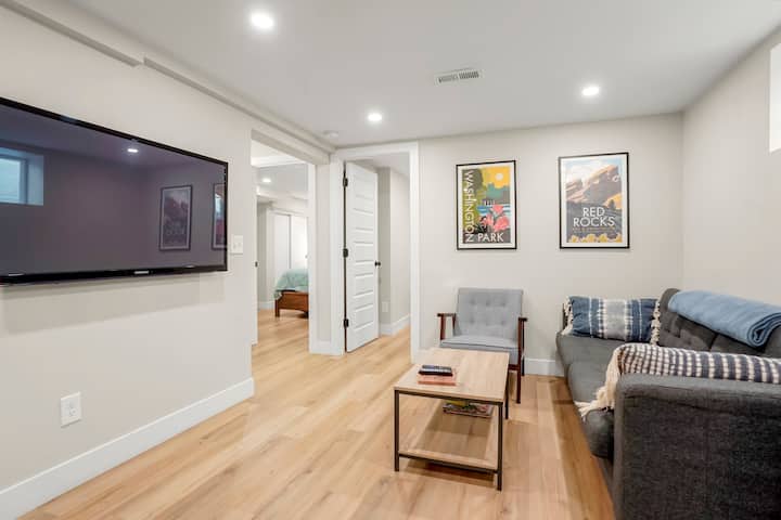 Cozy
Suite Walking Neighborhood Great Restaurants - Denver, CO