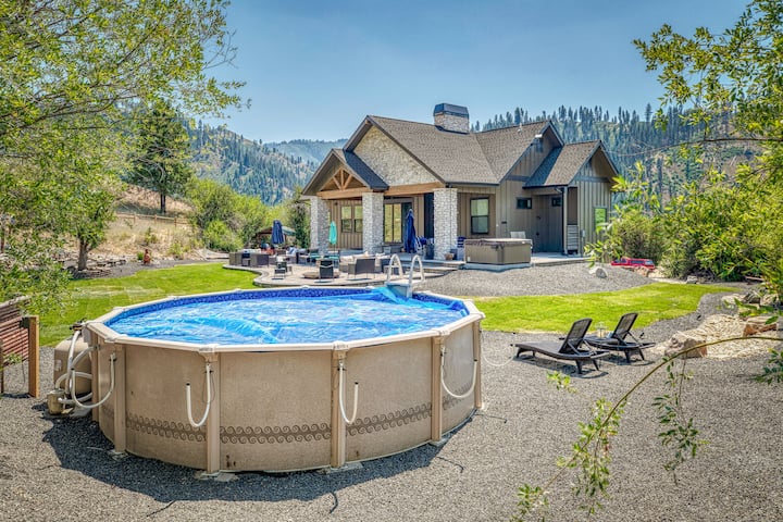 Barb-b-earl Cabin W/privacy, Pool & Hot Tub - Garden Valley, ID