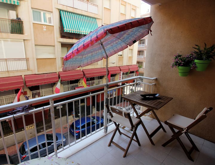 Large Terrace Two Blocks From The Beach - Torrevieja
