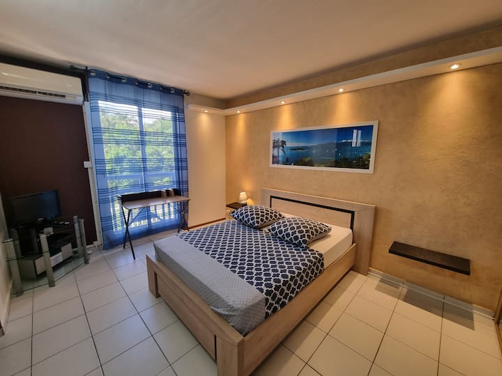 Charmant Studio Avec Terrasse Vue Mer Et Piscine - Guadeloupe