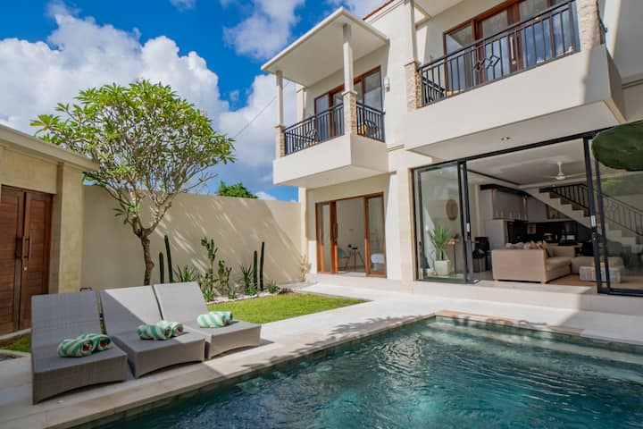Modern Family 3br Villa: Big Group/family - Seminyak