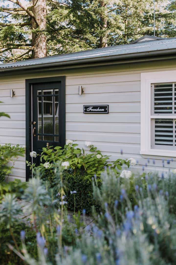 Frensham Garden Cottage: Blackheath Blue Mountains - Blackheath, NSW, Australia
