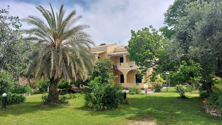 "Villa Patrizia" A Wonderful Place To Stay.(ap. 2) - Korfoe