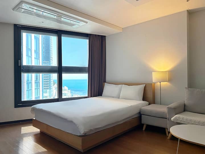 / Pansy / #오션뷰#엘시티와 해변1분#클럽디오아시스#고층#넷플릭스#호텔같은에어비앤비 - Busan