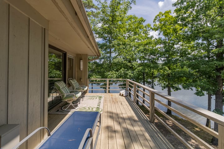 What-a-view Hsv - Serene Lakeside Town Home - Desoto Beach, Hot Springs Village