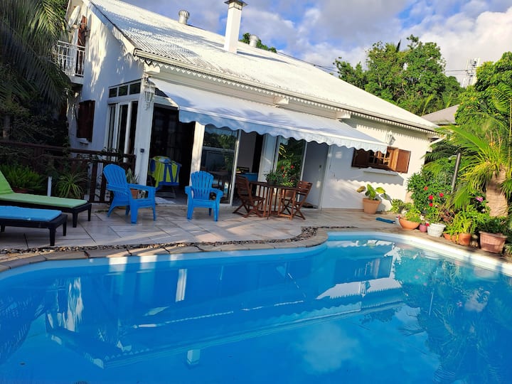 Chambre Dans Ma Maison. Piscine Entre Mer Montagne - Saint-Pierre