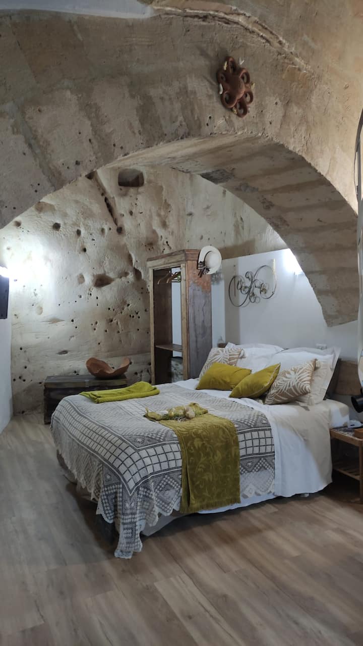Le Gecko, Tu Ne Peux êTre Nulle Part Ailleurs. - Matera