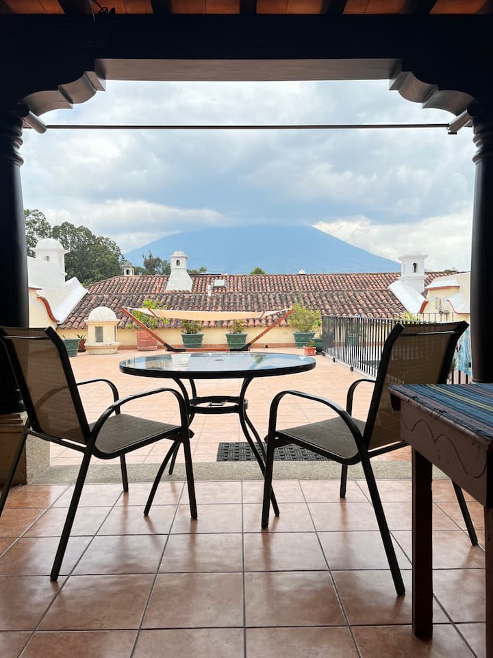 Close-in, Secure, 4 Bedrm, 4.5 Bath Home, Blt 2007 - Guatemala