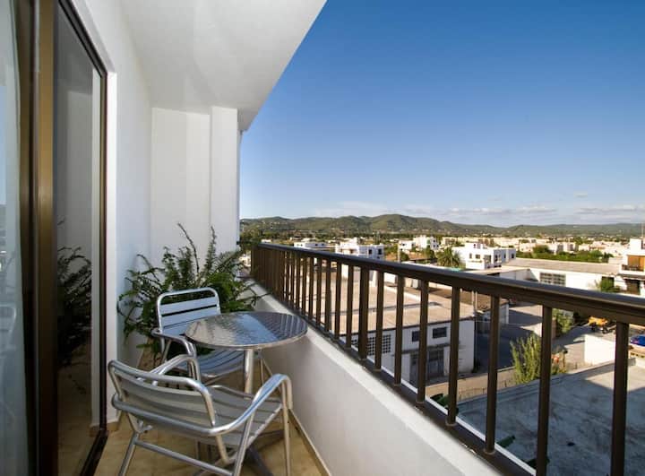 Pool + ⛱ Ocean Beach Club 50 M ♫/ City Centre 1 Km - Sant Antoni de Portmany