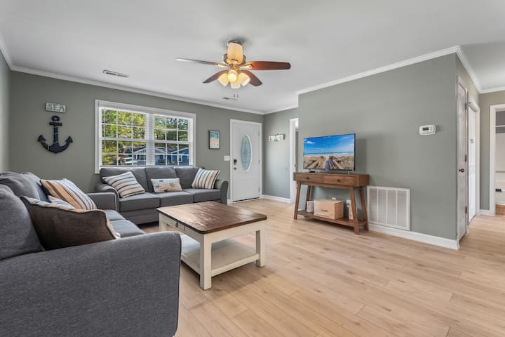 Fenced In Backyard With Fire Pit, Dog Friendly - Little River, SC