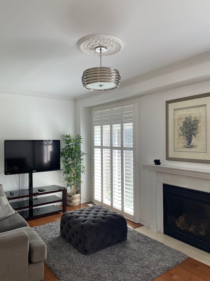 Executive End Unit Townhome - Milton