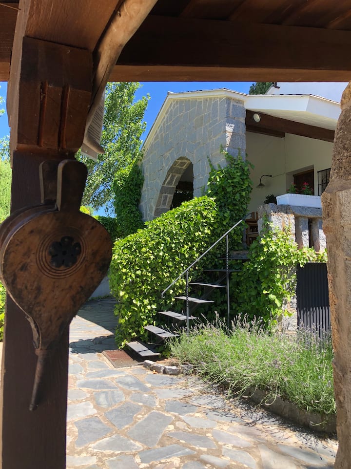 Casa Con Jardín Y Piscina Entre Madrid Y Segovia - Segovia