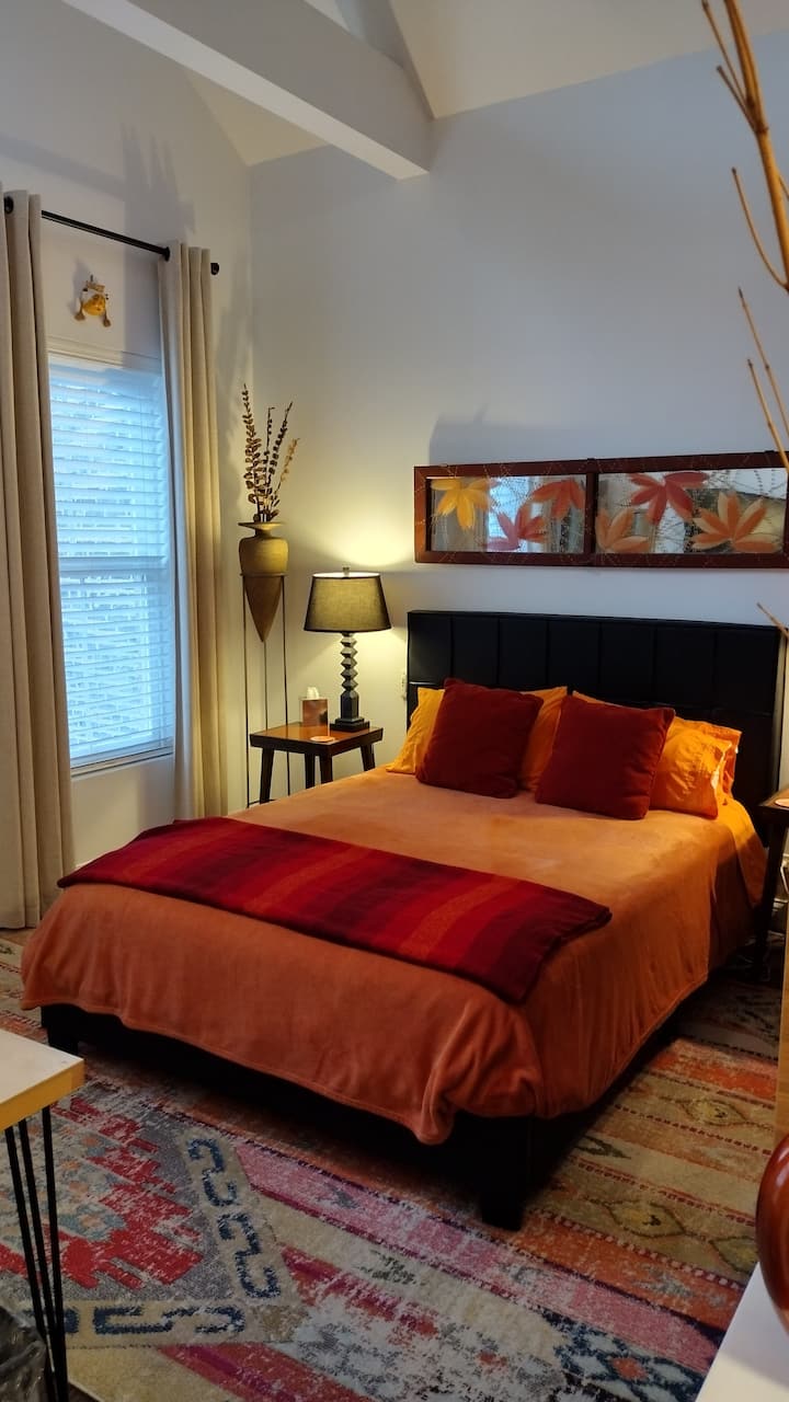 Cool! 2nd Fl. Loft. Best Location! Private Clean! - Old Irving Park - Chicago