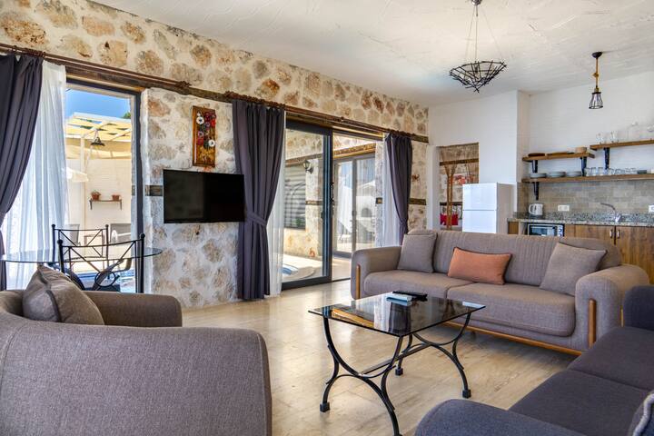 Kalkan’da 1+1 Otantik Manzaralı Balayı Villası - Kalkan