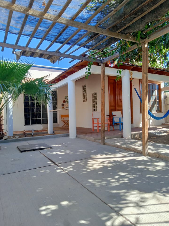 Big Paceña House, 3 Bedrooms, Seafront Nearby. - La Paz