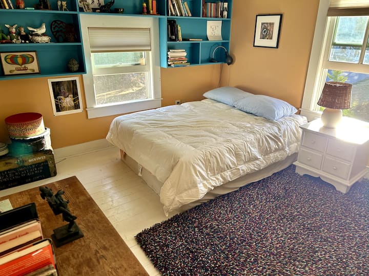 Contemporary Farmhouse Rental Of 2 Bedrooms - Northampton, MA