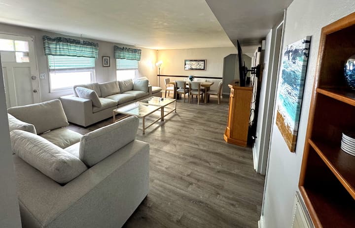 Beachwalk- 4 Bedroom / 2 Bath -1.5 Blocks To Beach - Norfolk, VA