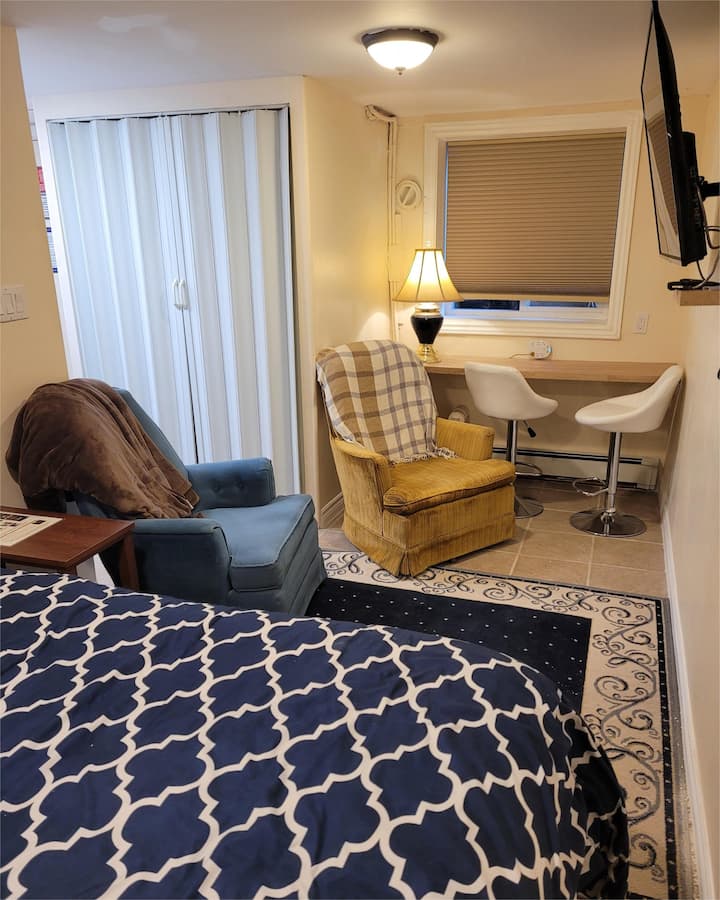The Butler's Quarters  Below Stairs  Economy Suite - Brockville