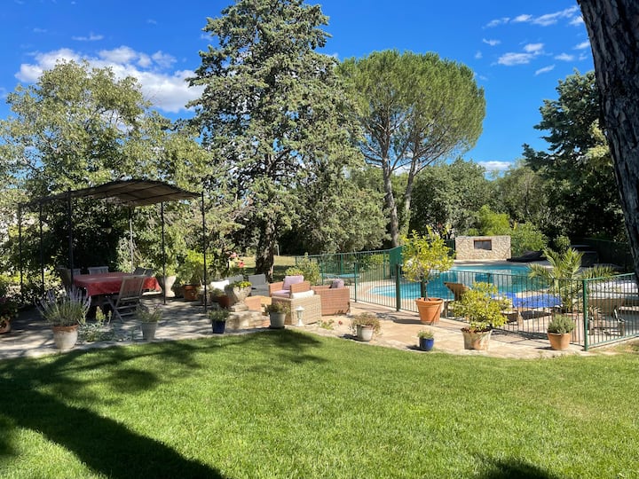Maison Provençale Avec Piscine Et Parc Clos - Aubussargues