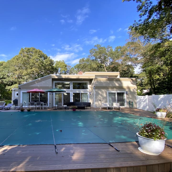 Contemporary 5 Bedroom Hamptons Beach House - Westhampton, NY