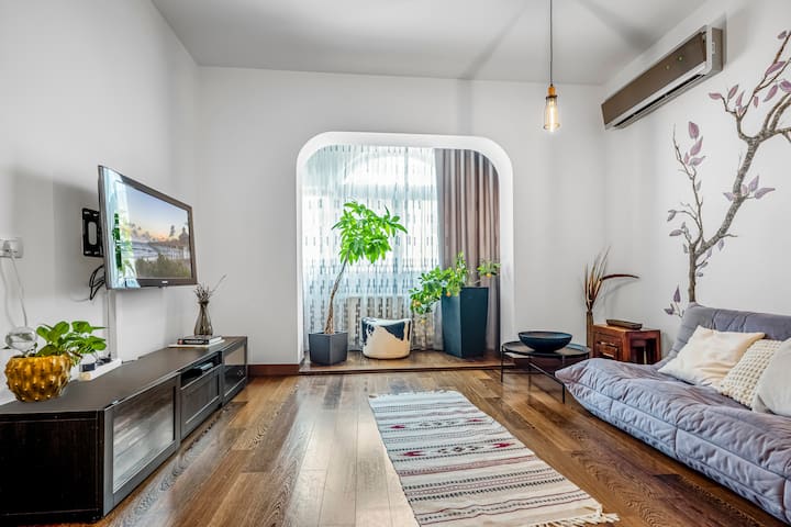 Gorgeous Flat In Central Period Villa - Bucarest