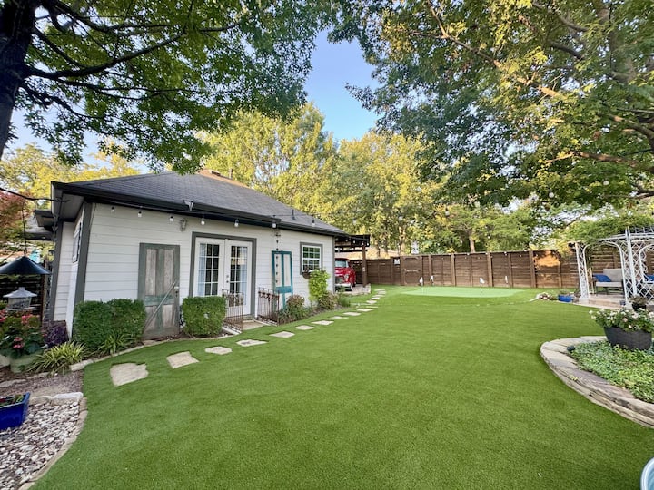 Historic District Oasis - 麥金尼