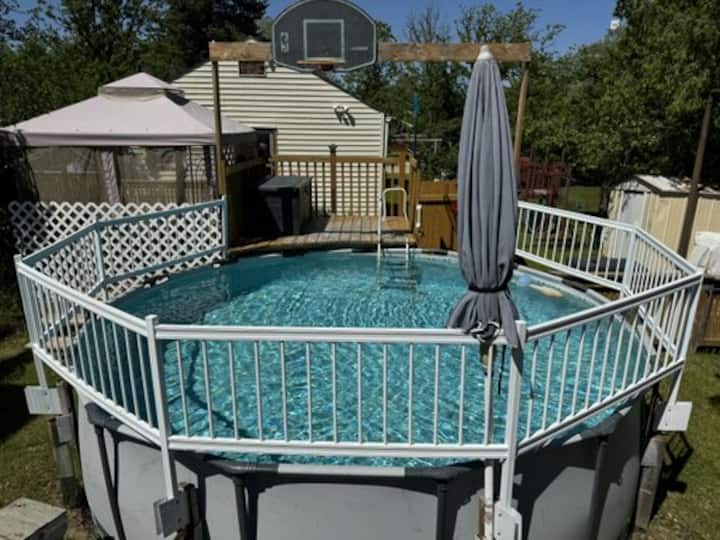 Family Friendly Cottage W/summer Pool - Manitoba