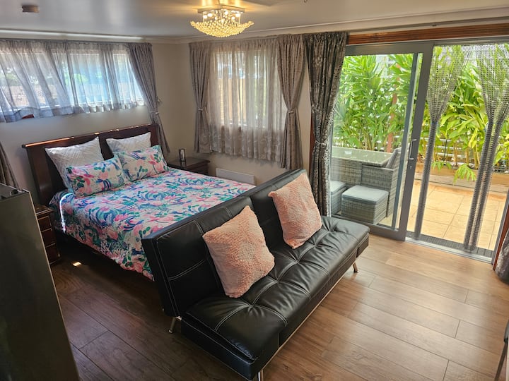 Brand New Modern Private Guesthouse With View - Tauranga