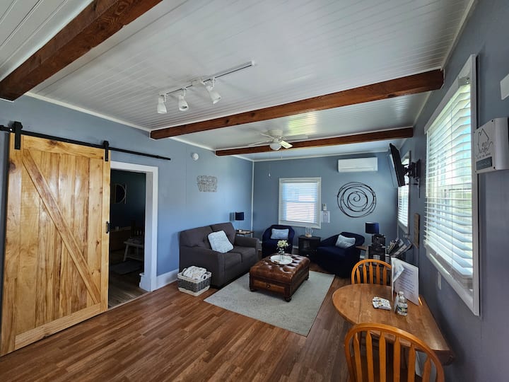Perfect For 2 Winetrail Getaway, Winedown Bungalow - Finger Lakes, NY