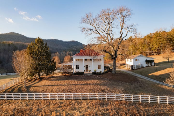 Historic Mountain Farm Stay & Breakfast | Lana - Cleveland, GA