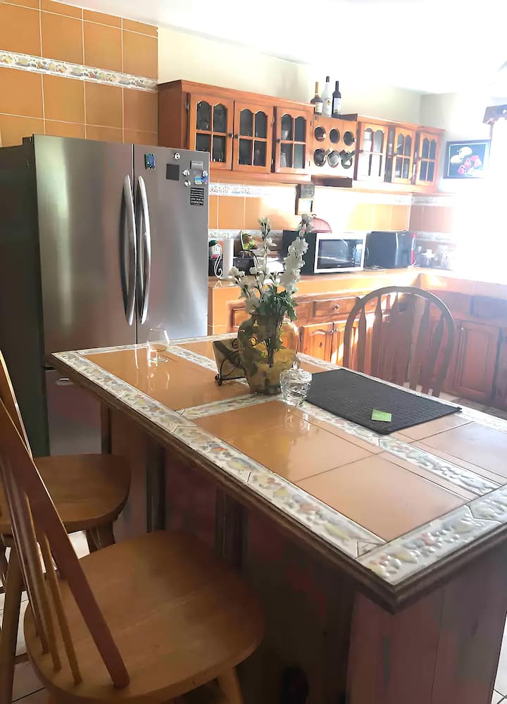 Oasis Heart Of Westgate Hill Walk To Beach N Shops - Montego Bay
