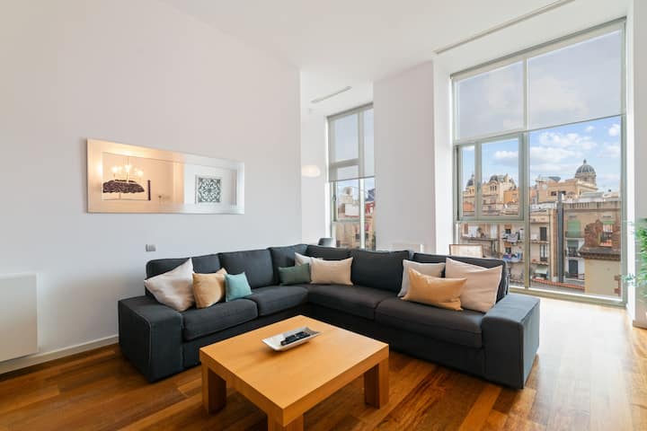 Spacious 3 Bedroom Apartment I - Badalona