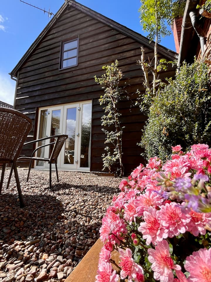 The Granary, Wonderful Riverside Accommodation - Leominster