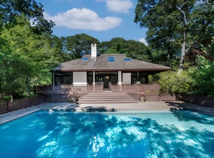 Luxury Estate-heated Pool, Fire Pit, Hot Tub - East Hampton, NY