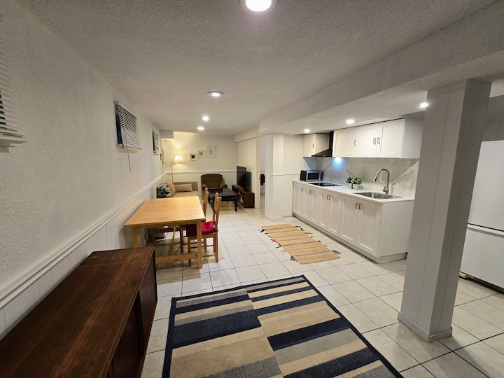 Entire 1 Bedroom Apartment With Separate Entrance. - Vaughan