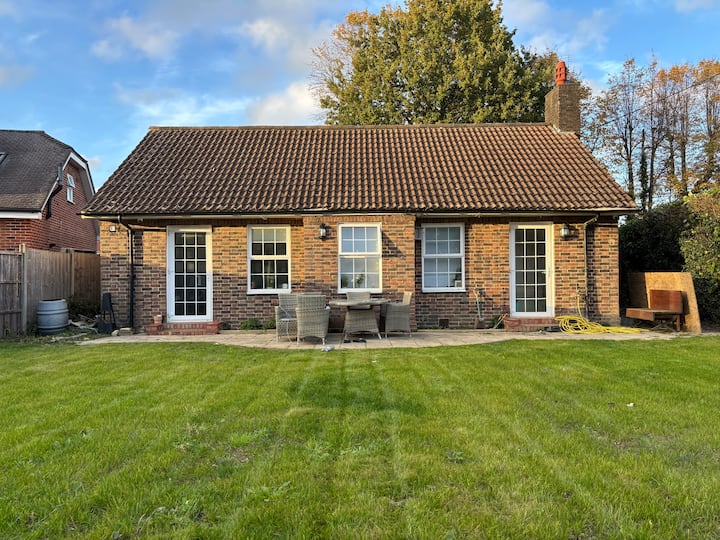 Charming 2br Cottage - Fully Furnished - 10min Lgw - Crawley