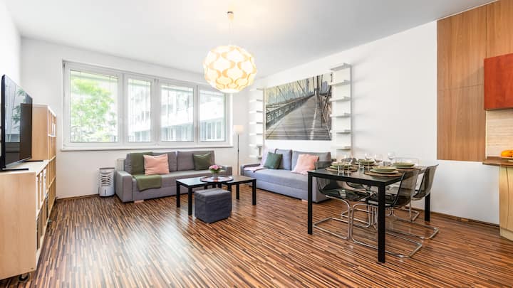 Urban Escape, Top Location, Private Parking - 브라티슬라바