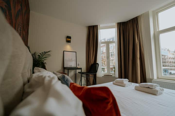 Economy Quad - Amsterdam