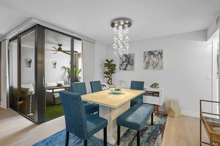 Top Floor, Sparkling Clean, Modern, Delray Condo - Delray Beach, FL